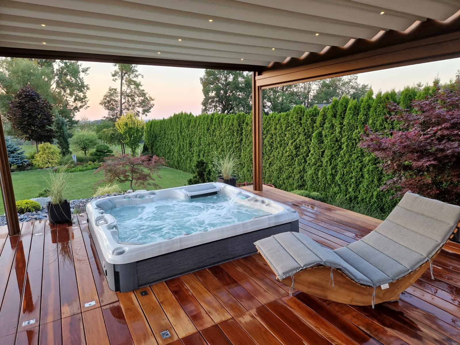 Realizacja pergoli tkaninowej jako zadaszenie jacuzzi - Sonnea